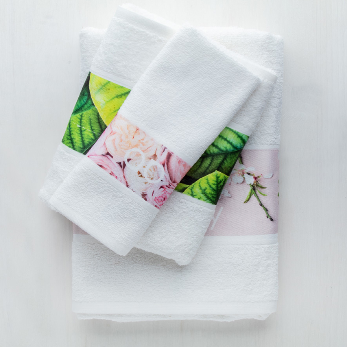 Бели хавлиени кърпи с полиестерна ивица